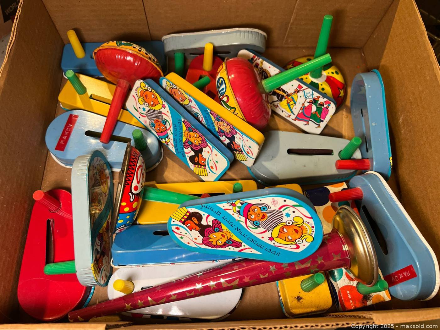 Vintage Noise Makers B | Newton (Massachusetts, USA) Downsizing Online ...
