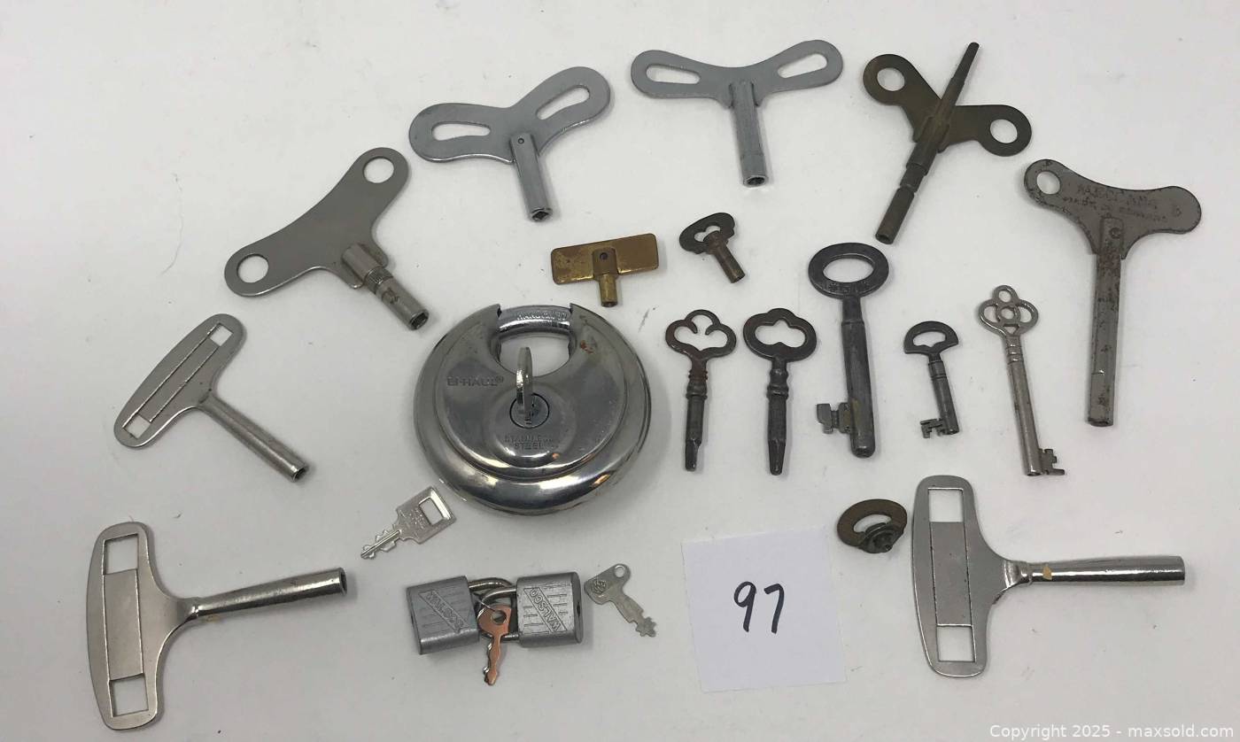 Unique Collection of Antique & Vintage Keys Clock and lock keys ...