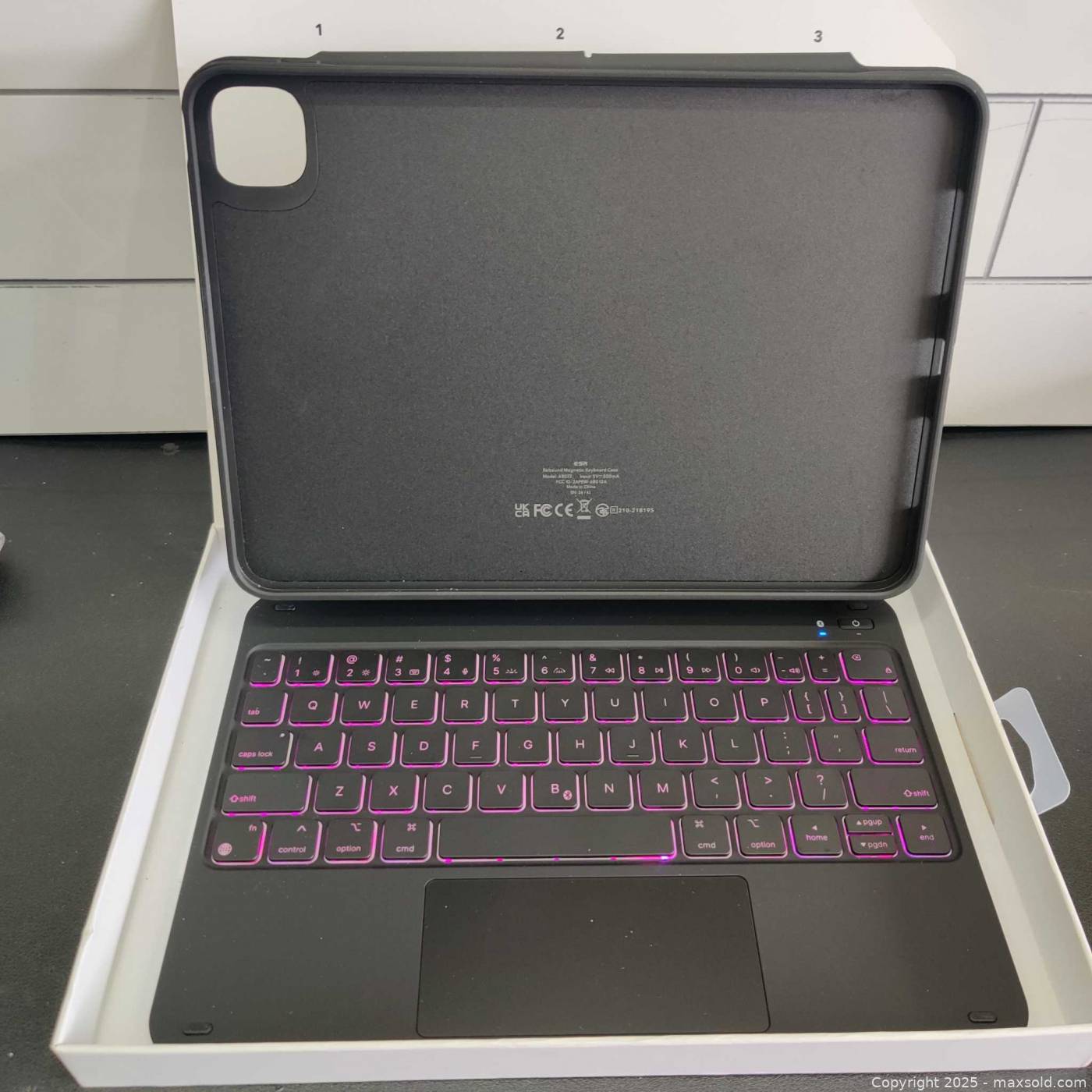 ESR iPad Air 11" Magnetic Hard Case with RBG Backlight Keyboard ...