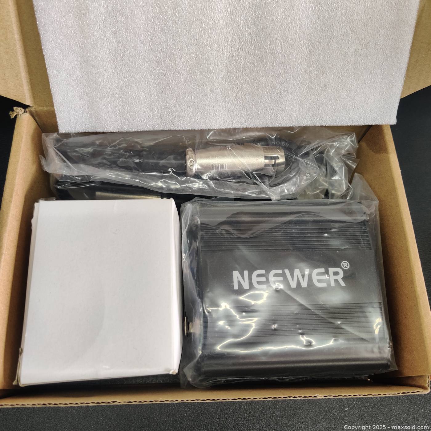 NEEWER NW-100 48V Phantom Power Supply with Adapter | Toronto (Ontario ...