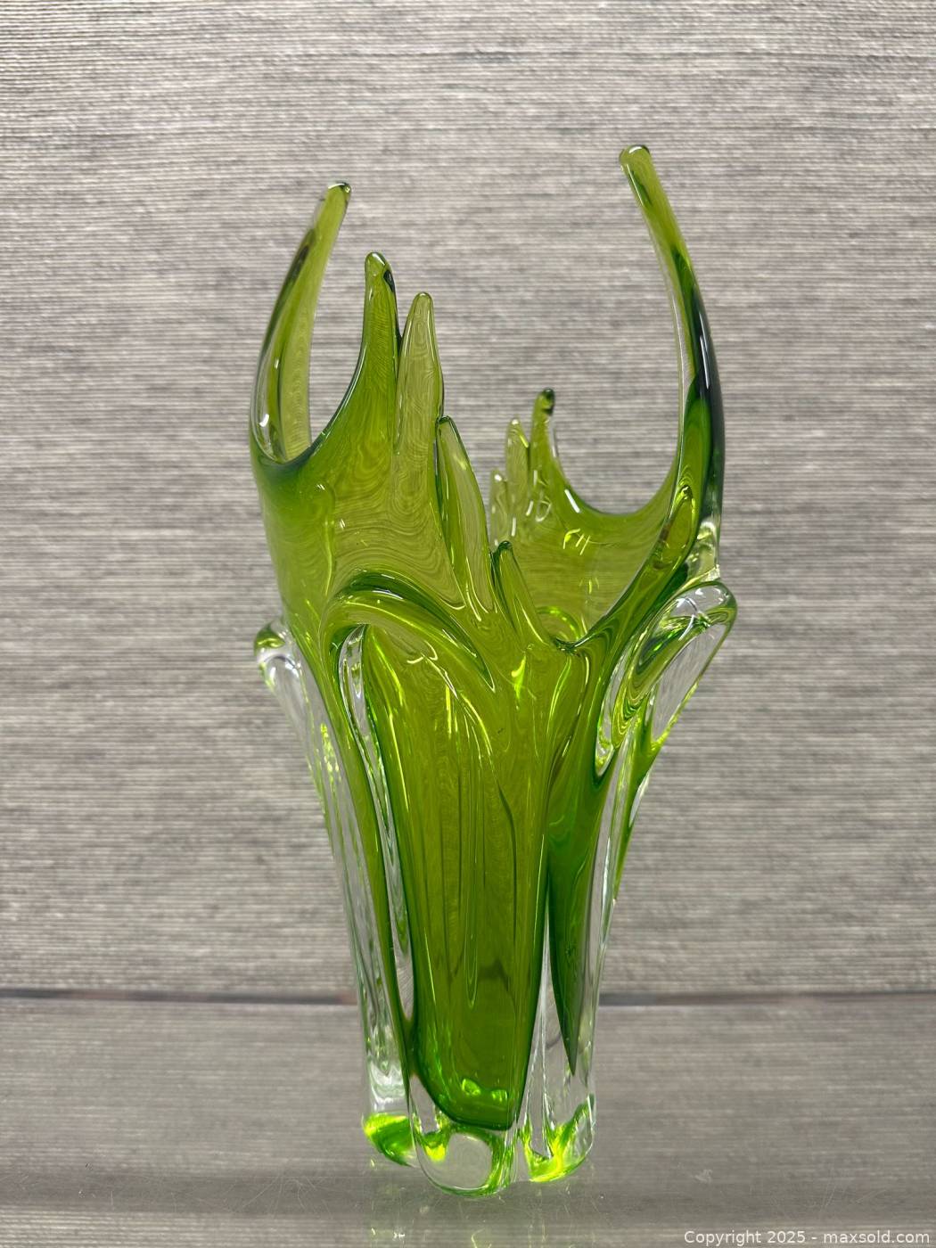 Chalet glass vase | Toronto (Ontario, Canada) SELLER MANAGED Downsizing ...