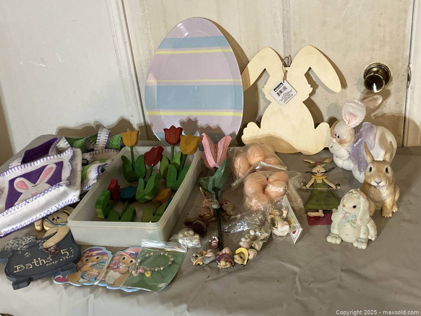 Easter Decorations B | London (Ontario, Canada) PARTNER MANAGED Moving ...