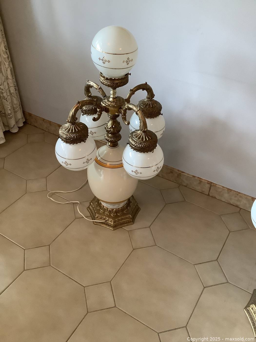 Antique Statement Lamp With Brass Base Lot 2 of 2 | Toronto (Ontario ...