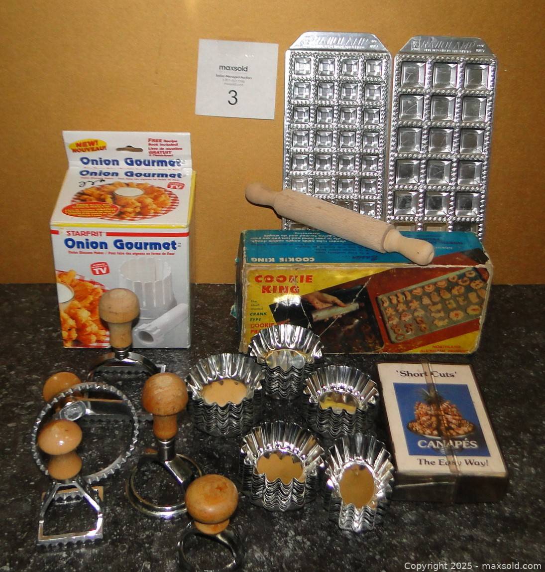Gourmet Chef Lot - 2 Raviolamp Mini Ravioli Presses, 5 Ravioli Cutters ...