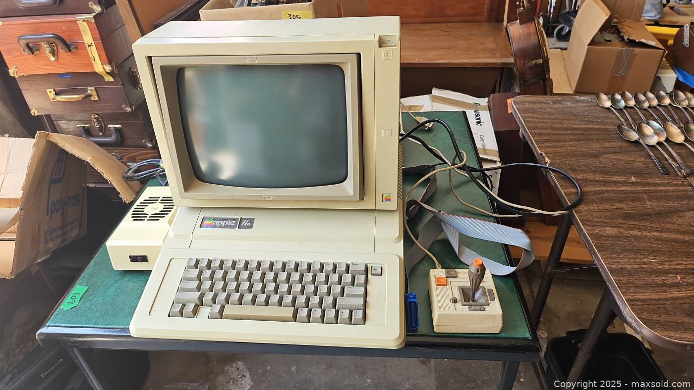 ORIGINAL FIRST EVER Apple Computer and accessories - Untested with ...