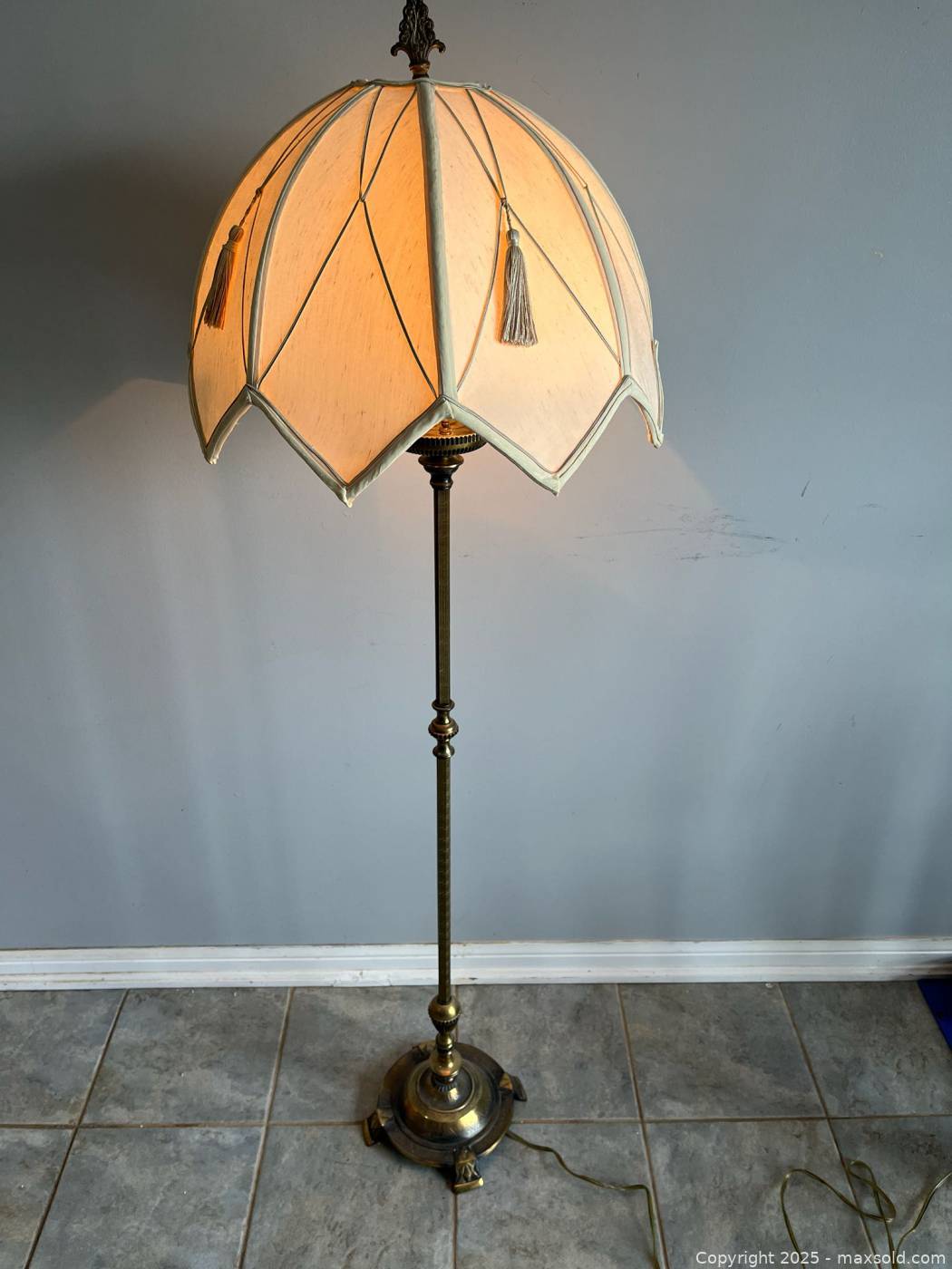 Vintage Ornate Floor Lamp - 5 Feet Tall | Bowmanville (Ontario, Canada ...