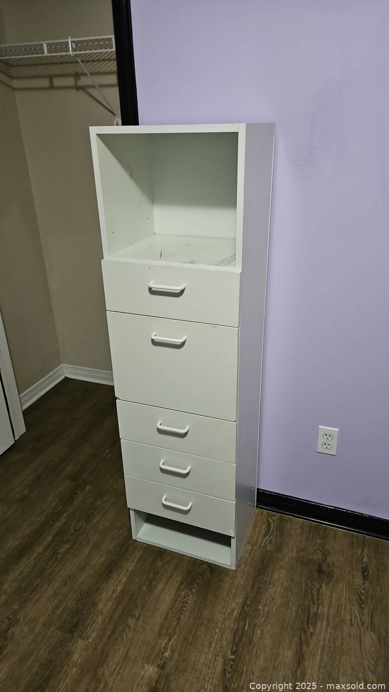 White MDF Storage Unit with 5 Drawers for Bedroom | Oshawa (Ontario ...