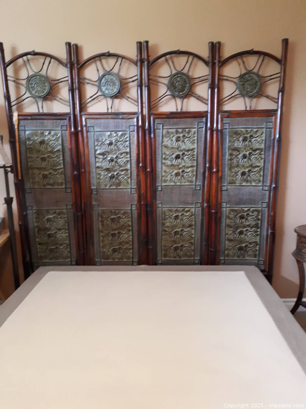 Room Divider | Yarker (Ontario, Canada) SELLER MANAGED Downsizing ...