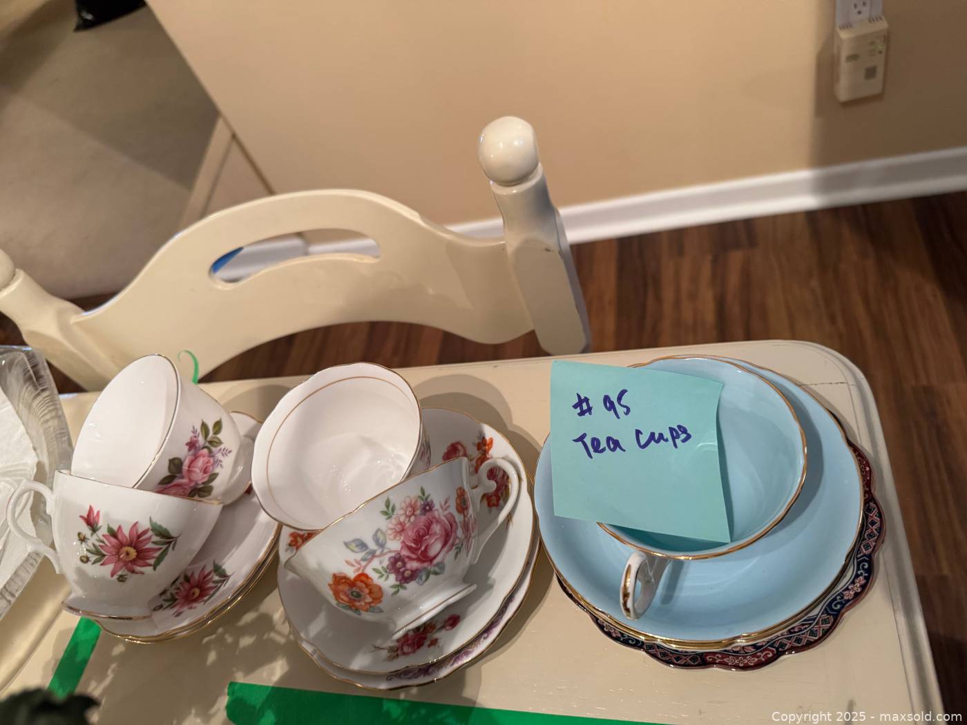 Charming Floral Tea Cups & Saucers Set | Toronto (Ontario, Canada ...