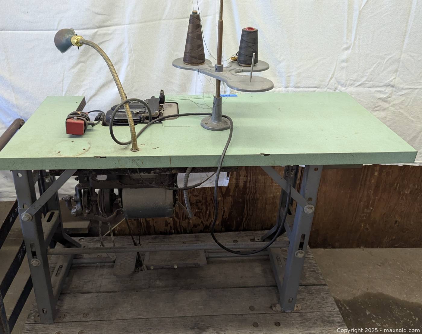 Vintage Singer Industrial Serger Sewing Machine and Table | Folcroft ...