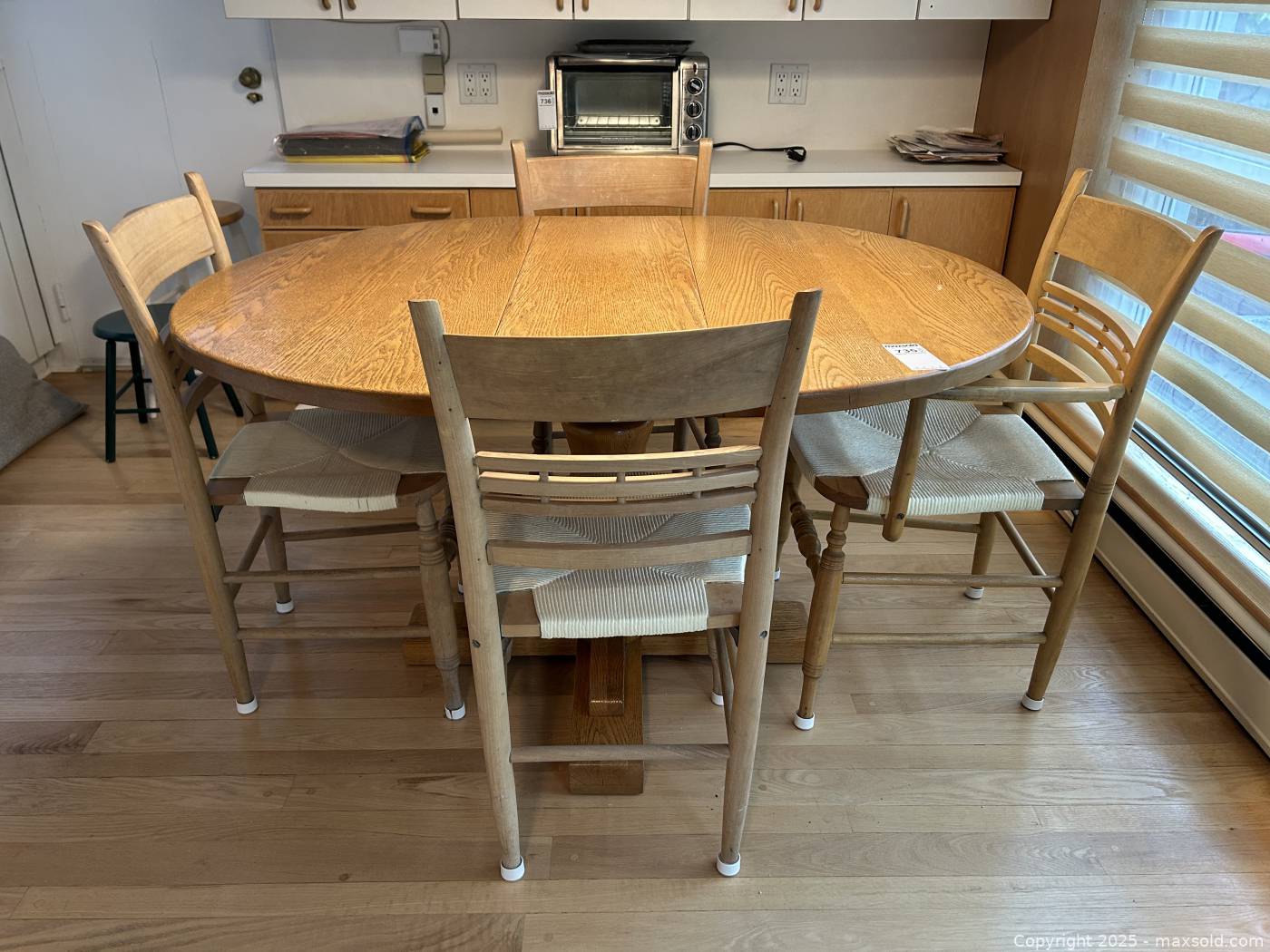 Oak Breakfast Table | Toronto (Ontario, Canada) PARTNER MANAGED Estate ...