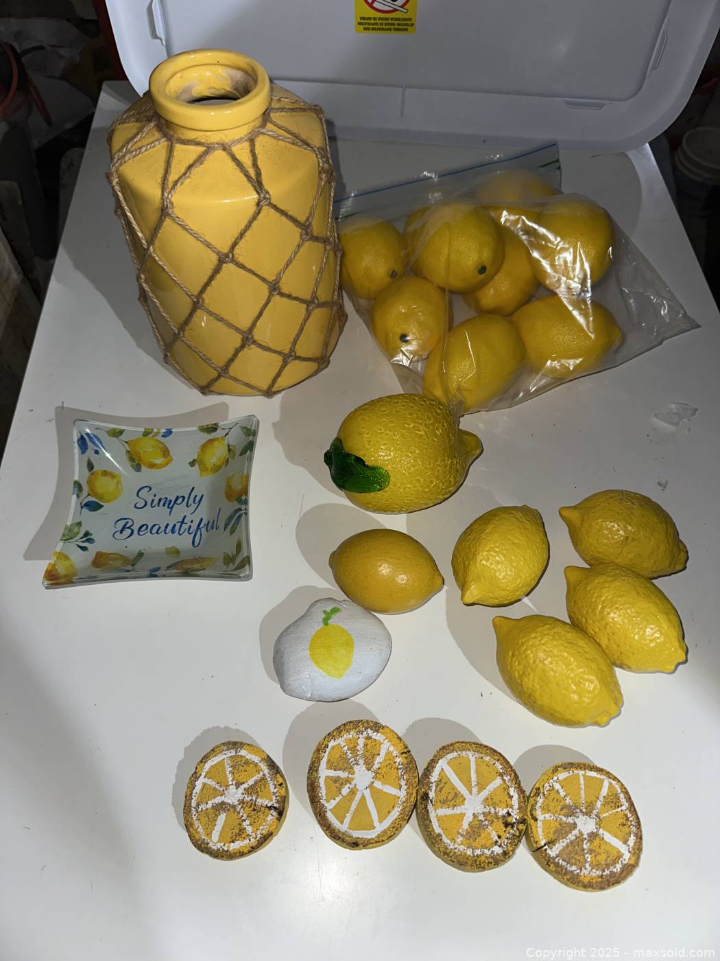 Lot 98 - large lot of lemon decor | Bellefonte (Delaware, USA) SELLER ...