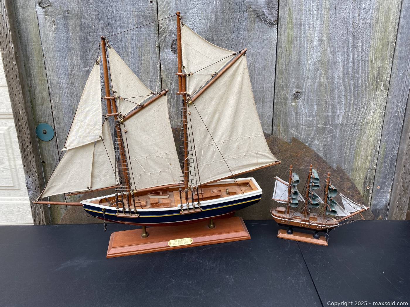 Lot of 2 Vintage Model Tall Ships – “The Bluenose” & 3-Mast Sailing ...