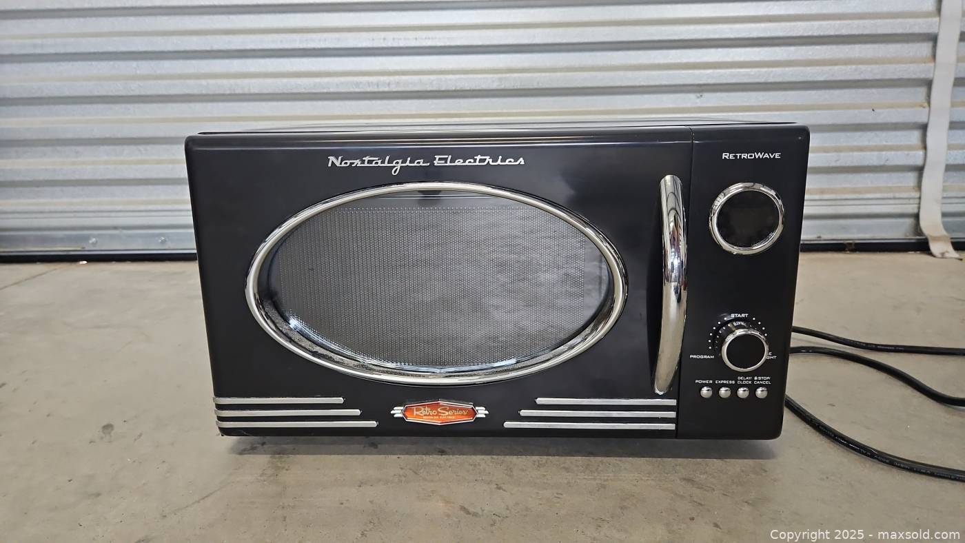 Nostalgia Electrics Retrowave Black Microwave Oven | Harris County ...