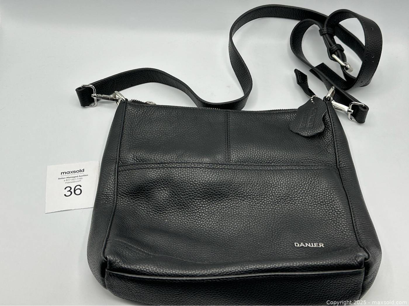 Danier Leather Bag | St. Catharines (Ontario, Canada) SELLER MANAGED ...