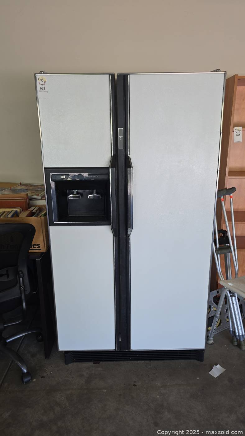 Refrigerator | Vancouver (British Columbia, Canada) SELLER MANAGED ...