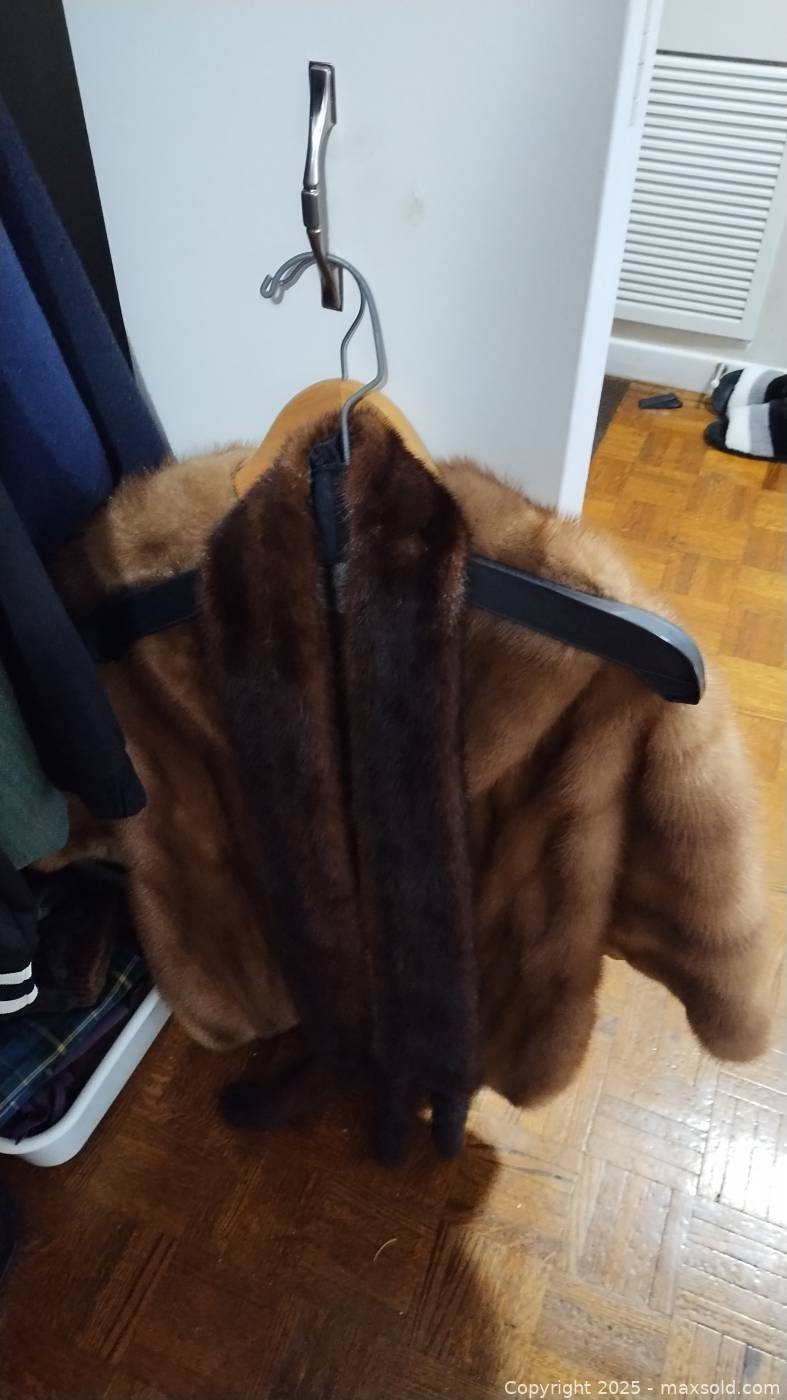 Mink Stool C | Oshawa (Ontario, Canada) Estate Sale Online Auction ...