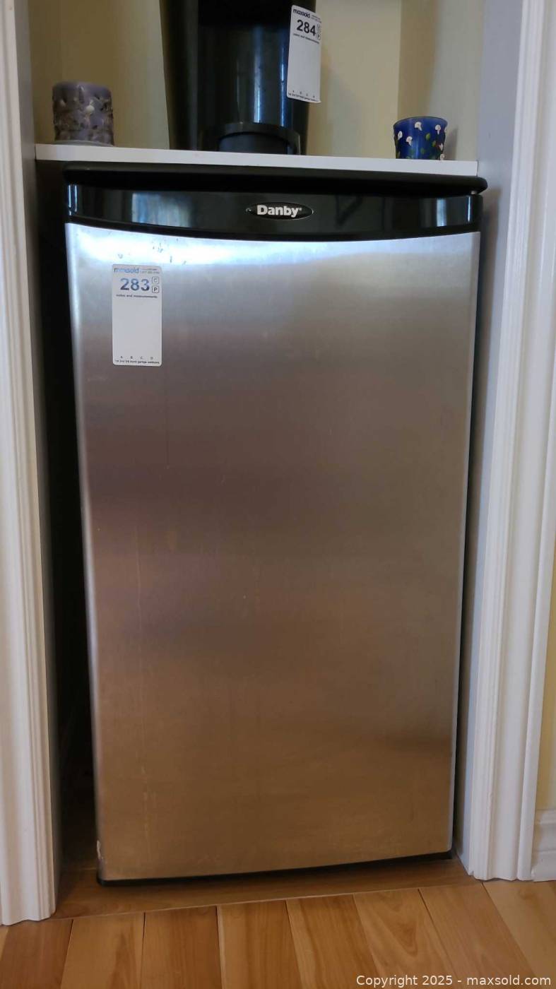 Bar Fridge C | Kingston (Ontario, Canada) Moving Online Auction ...