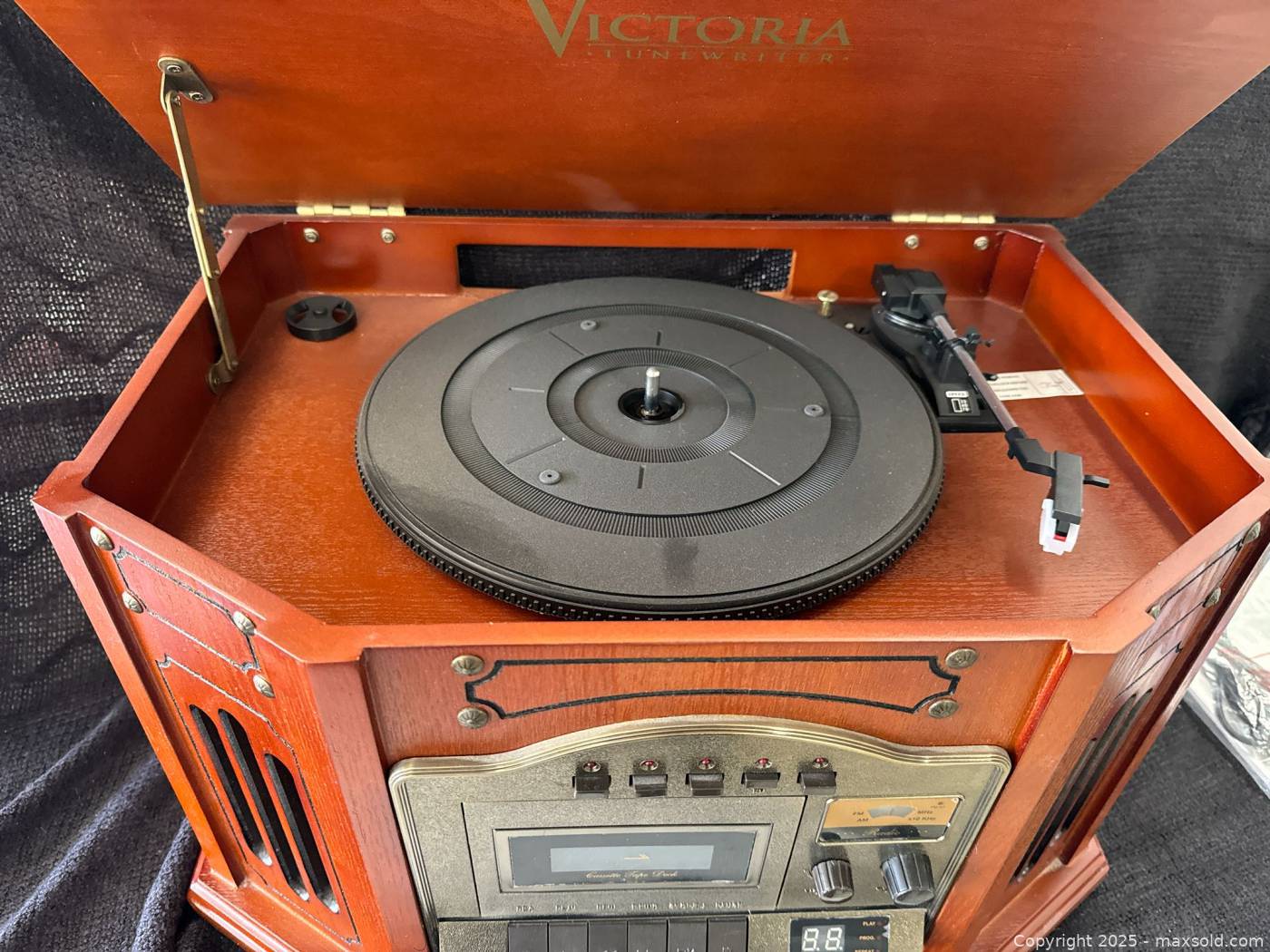 Victoria III Tunewriter Record Player CD Radio | Moorpark (California ...
