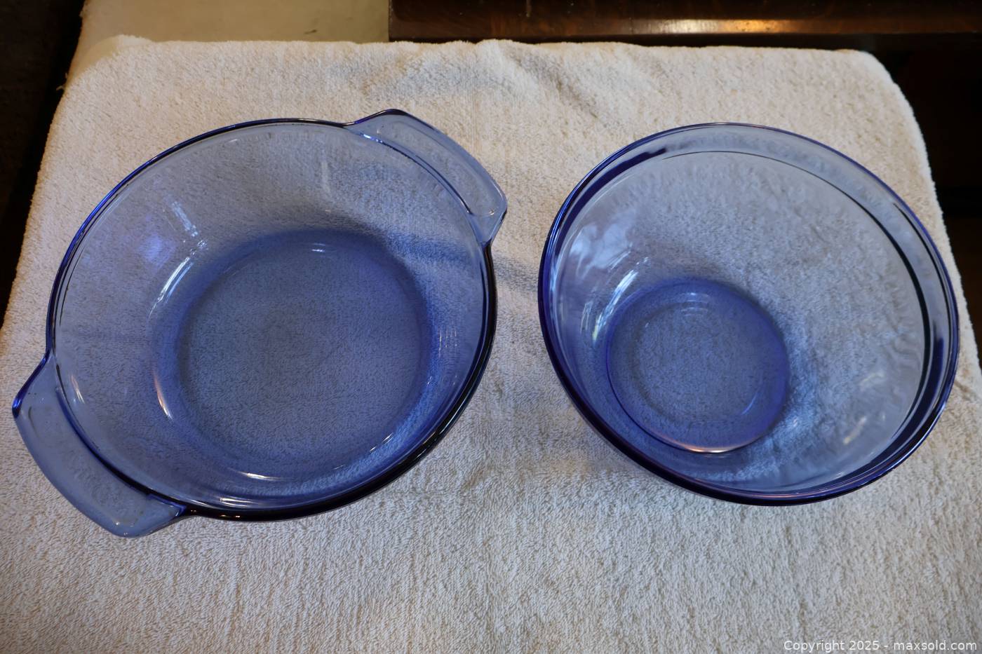 2 Pyrex blue bowls. | North York (Ontario, Canada) SELLER MANAGED ...