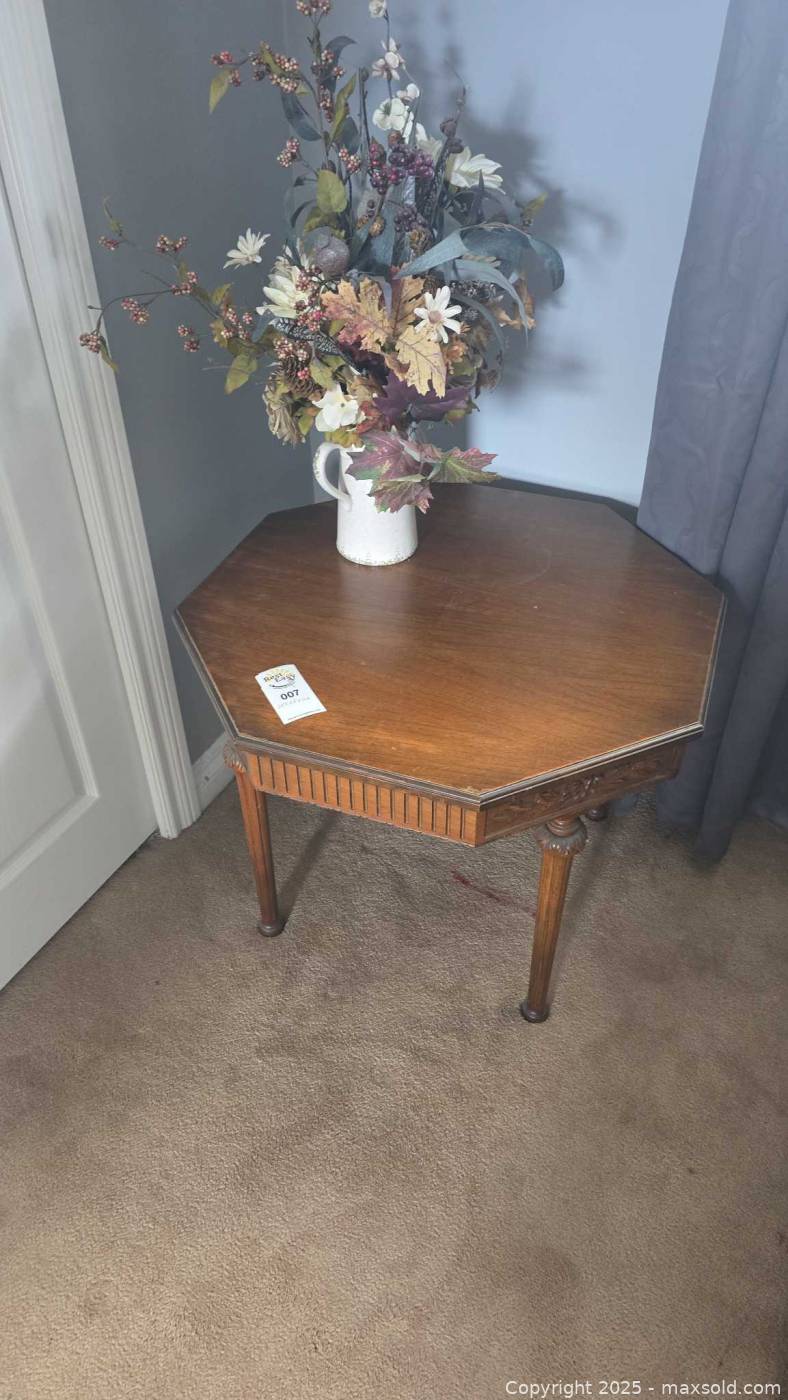 Antique table | Guildford (British Columbia, Canada) PARTNER MANAGED ...