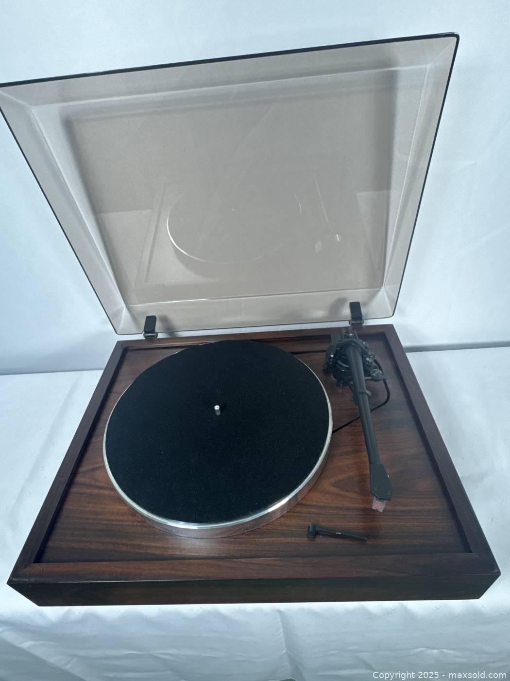 Roksan Xerxes Turntable | New Edinburgh (Ontario, Canada) PARTNER MANAGED Estate Sale Online ...