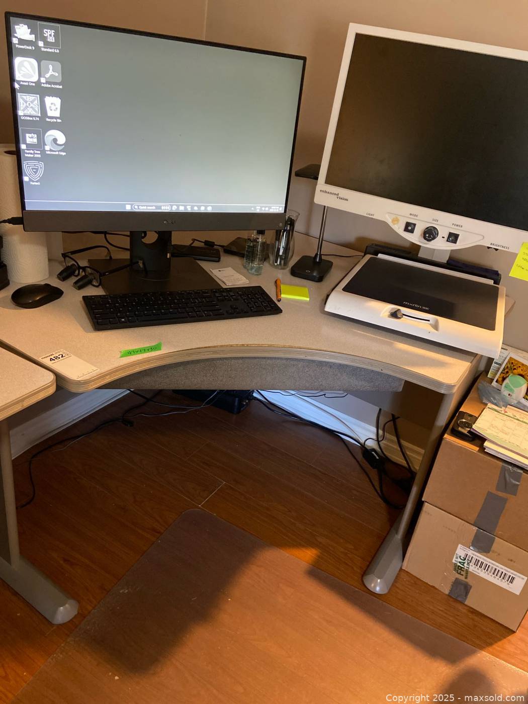 Corner Desk | Prince Edward (Ontario, Canada) PARTNER MANAGED ...