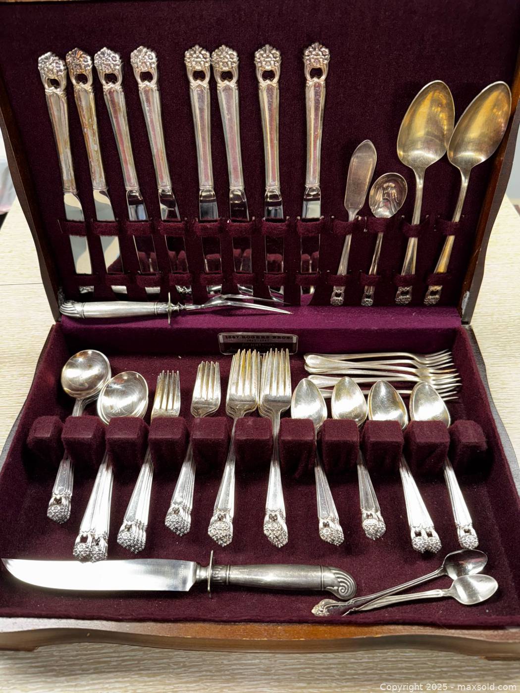 Silver place setting for 8 | Methuen (Massachusetts, USA) SELLER ...