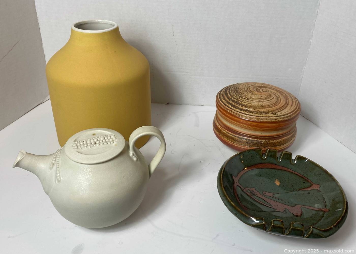 Pottery Lot | Ottawa (Ontario, Canada) PARTNER MANAGED Downsizing Online Auction - Pebble Beach ...