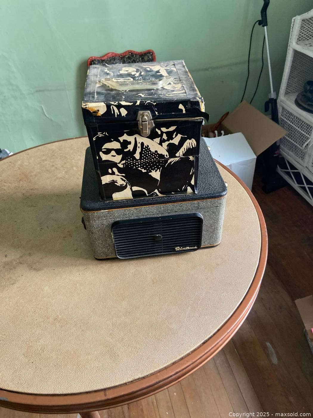 Vintage Fleetwood, compact record player with 45 collection | Ottawa ...